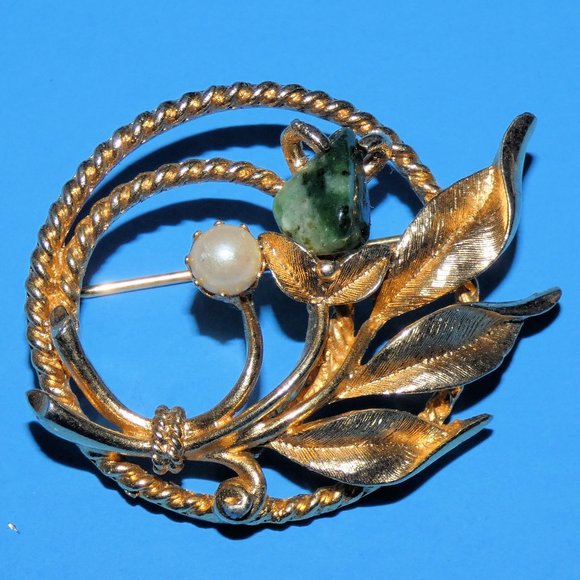 Sarah Coventry | Jewelry | Vintage Signed Sarah Cov Jade Garden Brooch ...